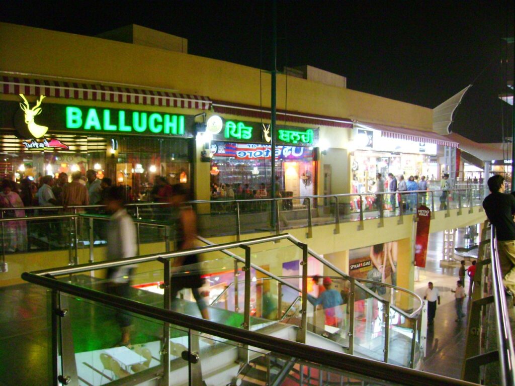 Explore The Mall – METRO WALK